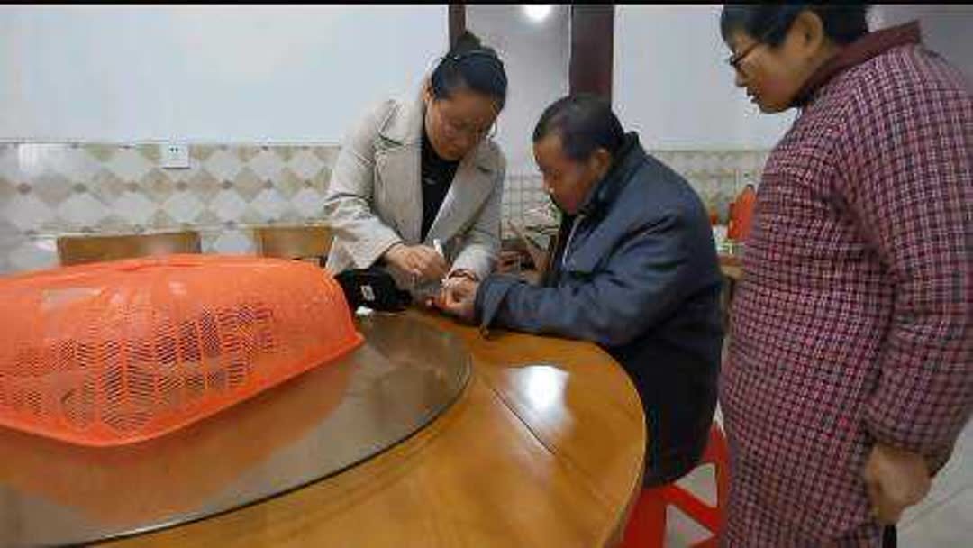 儿媳和公婆一起测试血糖,吃最多的测试值最低婆婆吃药却高达17点