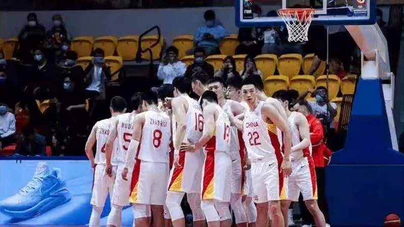 赢伊朗12分!中国男篮2人惊艳,3人优秀,5人不及格