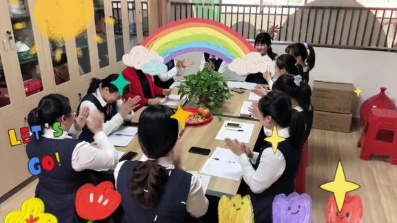 春风十里,不如校园有你!老师们已经全面打扫好卫生,消毒杀菌