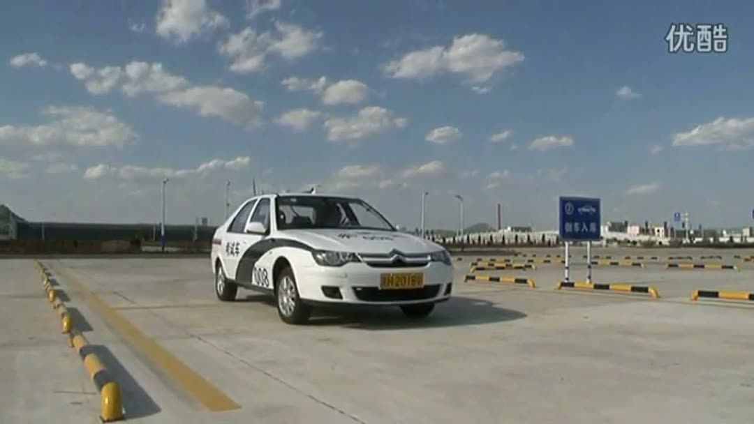 小车科目二考试C1小车科目二倒车入库如何保持车身与边线距1