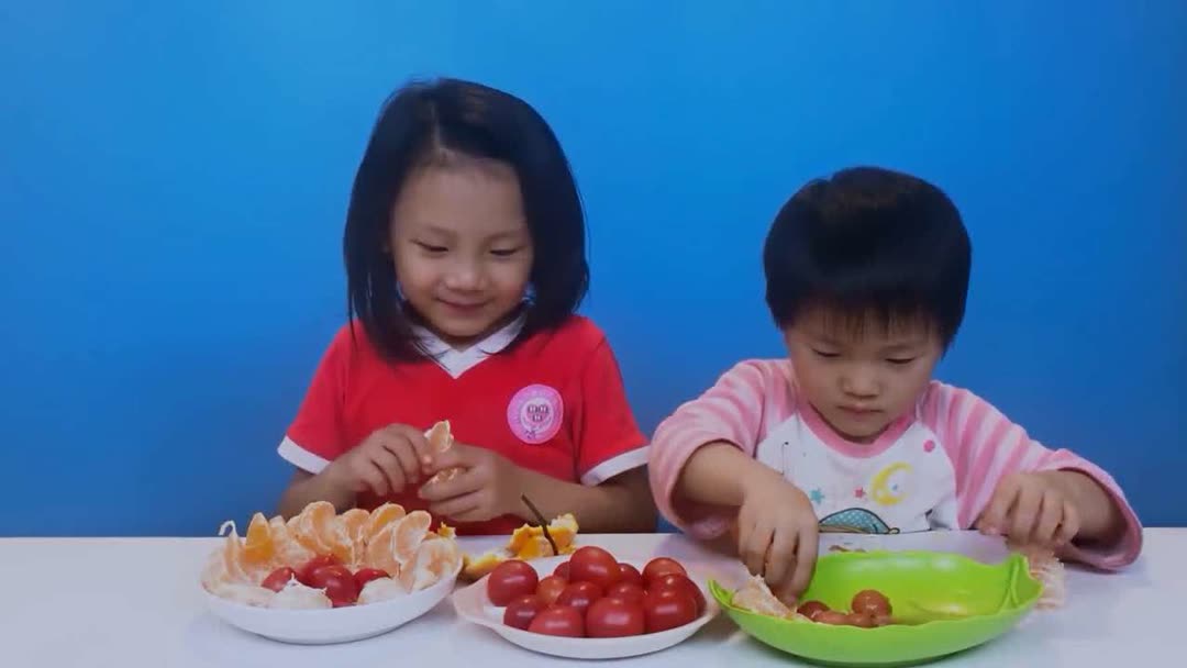 幼儿园亲子游戏:制作水果拼盘,儿童过家家
