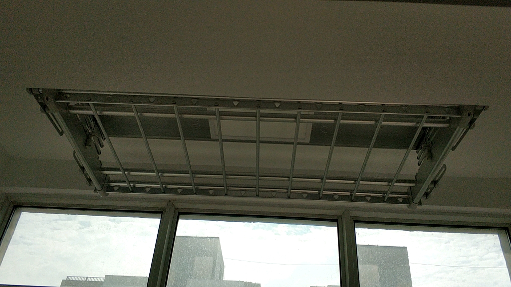 安装的电动晾衣架还挺好用的,1000左右