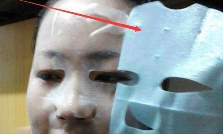 面膜上的塑料纸到底有什么用?很多人直接扔掉,难怪敷了没效果