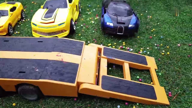 玩具小动画,大黄蜂汽车跳舞