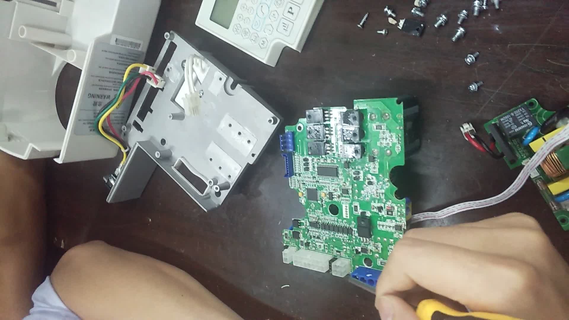 电子元器件检测与维修