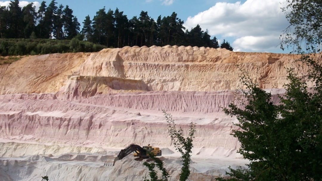 美国疯狂寻找稀土资源,全球范围拉拢合作伙伴,美专家说了公道话