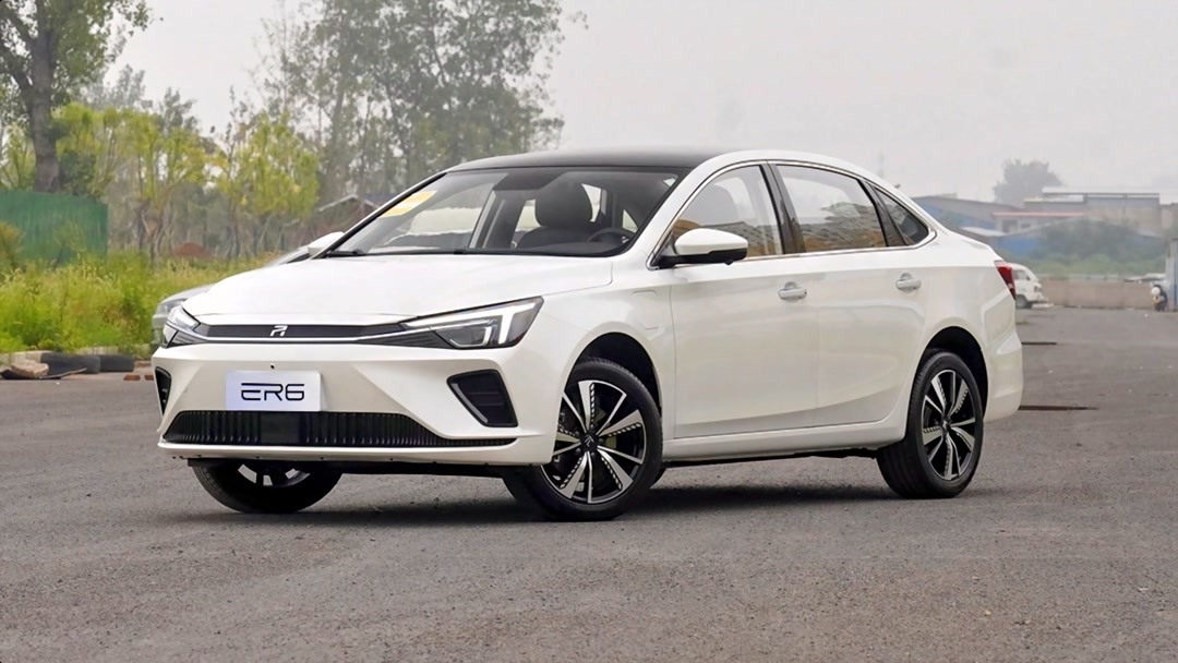 全新“R标”系列的排头兵,荣威R ER6将于今日上市,续航达620km