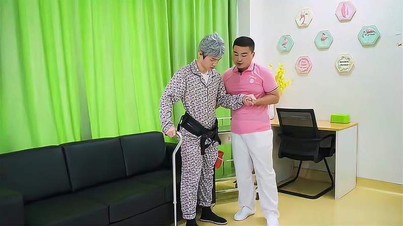 养老护理网络公益实操培训 27:指导老年人使用手杖行走训练