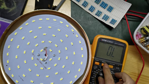 LED灯泡坏了不要扔!花个几毛钱基本都可以修好