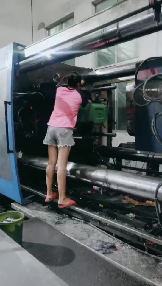 垃圾桶原来是模具生产的,看完涨见识了
