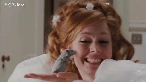 童话公主穿越到现实,嫌屋子脏,用歌声指挥蟑螂和老鼠来打扫卫生