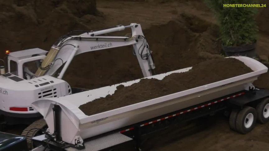 RC模型:不可思议的挖土机