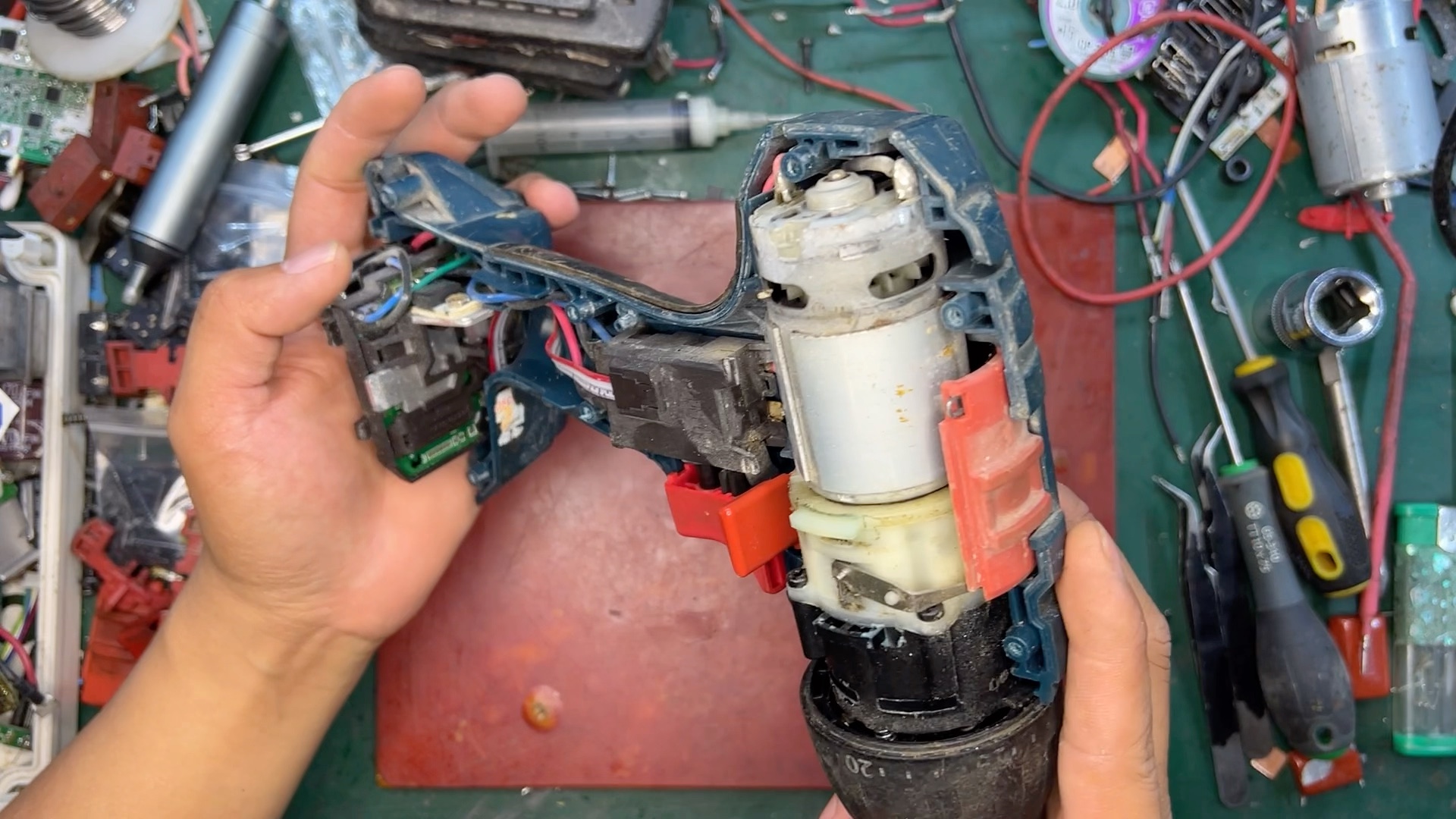 翻车了 这次维修的是博世老古董电钻