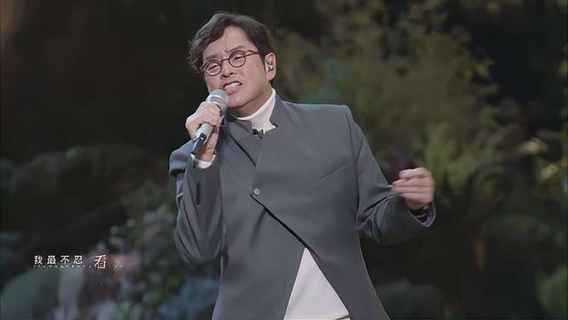 71岁谭咏麟再唱《讲不出再见》,前奏一响,让人落泪丨时光音乐会
