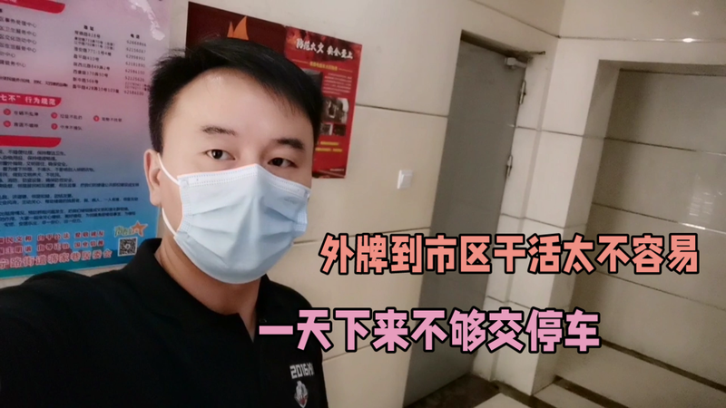 安装手动晾衣架穿钢丝就像穿针线一样简单,想在市区干活太难了