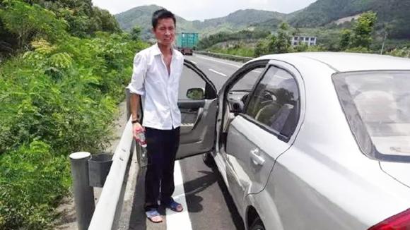 油表显示满格,却没油抛锚,师傅说完原因,大家都笑了