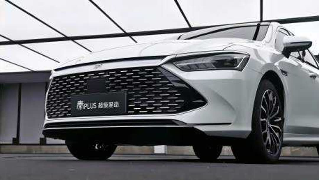 比亚迪秦PLUS美翻了!搭载1.5L超级混动,油耗3.8升,预计13万