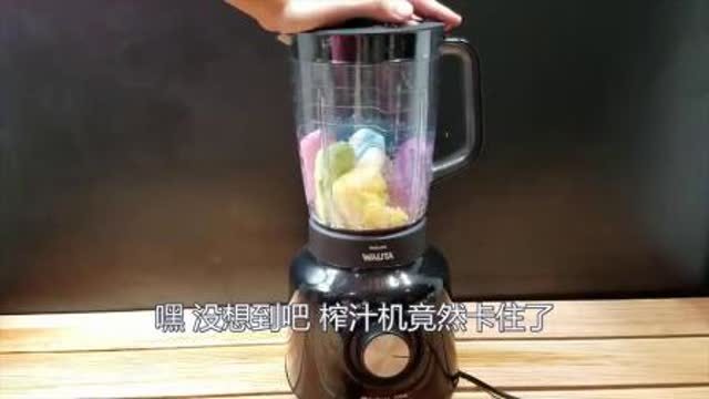 100根七彩荧光棒扔榨汁机,开关一按,画面堪比百万特效!