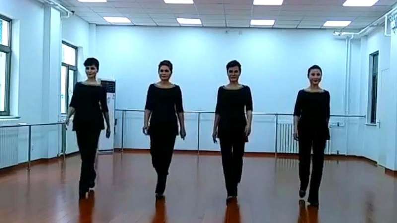 武志红旗袍模特教学,中老年走秀基础训练单手软插腰