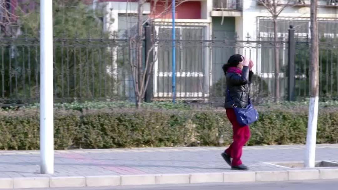 电视剧:老奶奶来找孙子班主任送礼,老师竟是儿子大学的初恋女友
