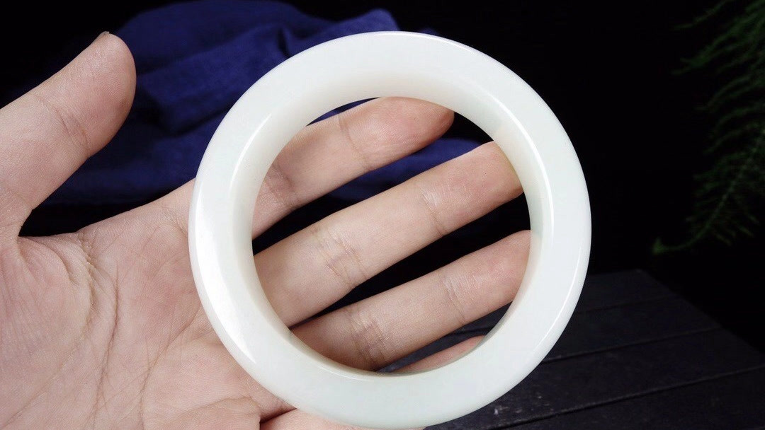 和田玉手镯现在值多少钱?10万能买啥样的?