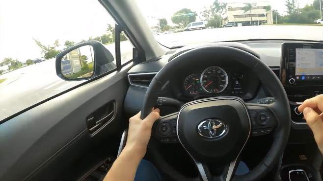 第一视角试驾2022款丰田卡罗拉Cross,开车跑一圈后买不买看着办