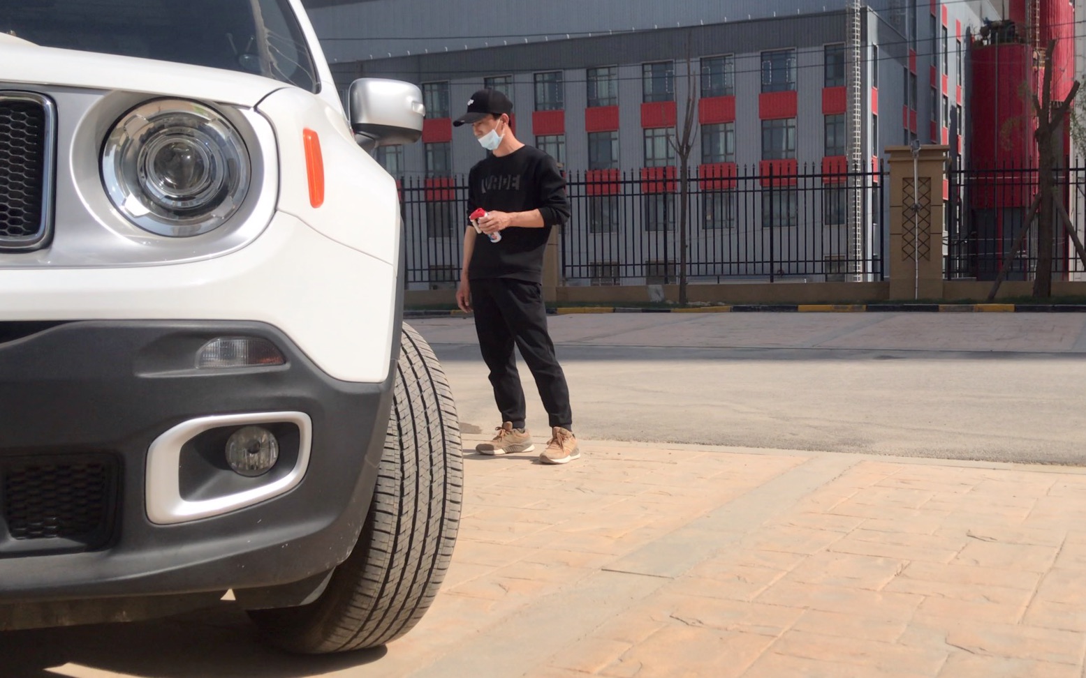 jeep自由侠修补划痕