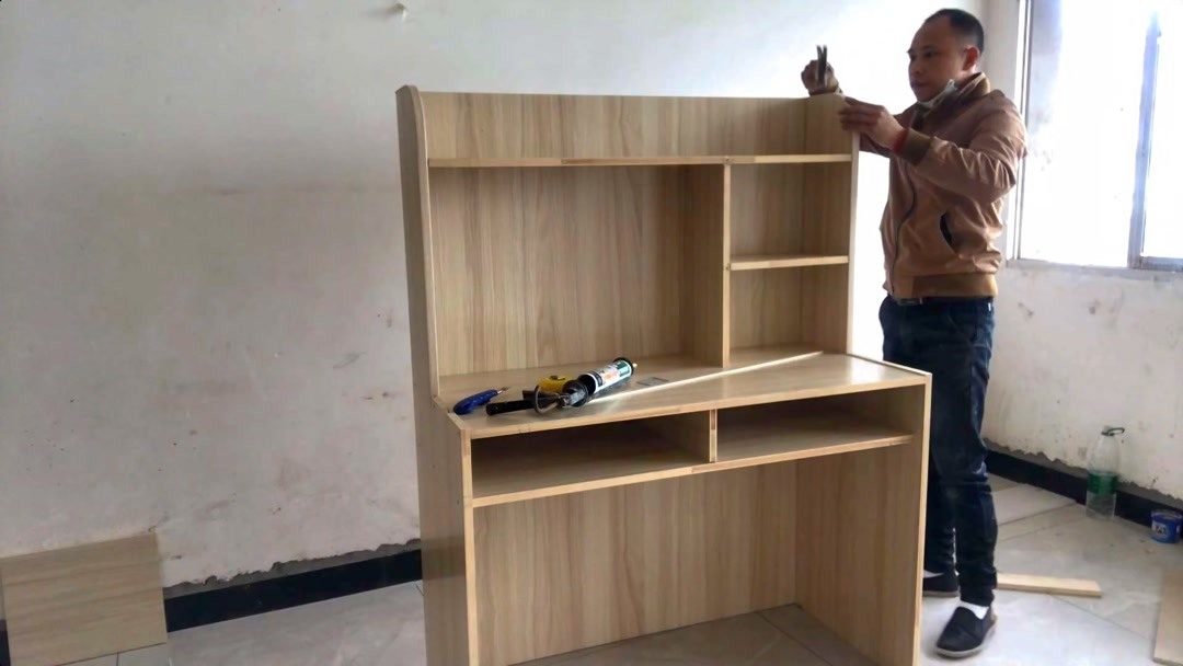 小孩房间书桌这样设计真不错,实用方便,您喜欢吗