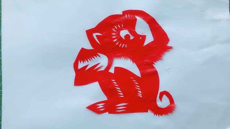 手工刻纸教程,教你制作古灵精怪的猴子,刀法简单易学