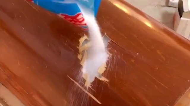 小伙子花式修补家具走红,修补后质量杠杠的,这技术真的服了