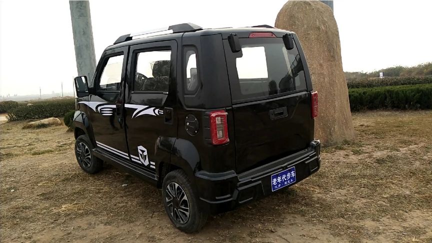 加长版燃油代步车,五门七座BJ40,宗申动力强劲。续航里程更出色