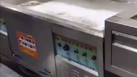 湖南洗碗机厂家,成和顺商用洗碗机。食堂洗碗机实拍视频。