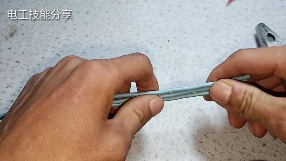 电笔原来还能这样用,老电工随手露了一手