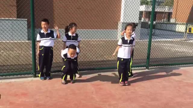 第一届夏季运动会-练习立定跳远