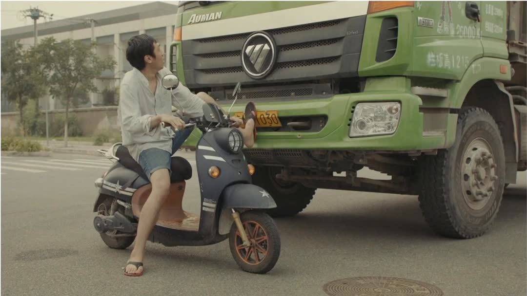 干啥啊?螳臂挡车啊!爆笑魔性电动车创意广告第二弹