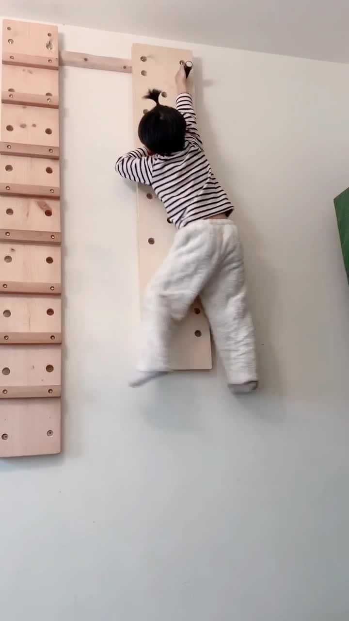 漫长的寒假…小家伙坚持锻炼学习两不误在家锻炼 疫情不出门 攀岩 小...