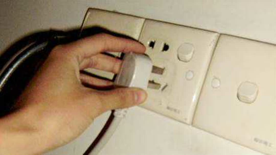 抄电表员：家里这4件电器用完要拔插头，不然每月电费翻倍，注意