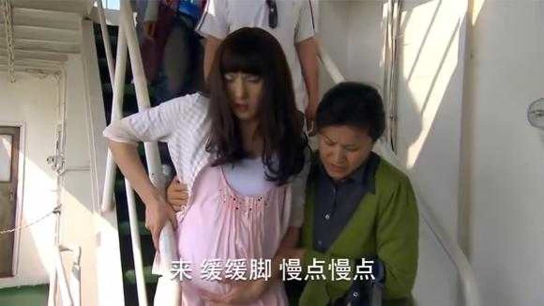 小夫妻:孕妇赌气离家出走,在车站突然赶紧肚子疼,竟然快要生了