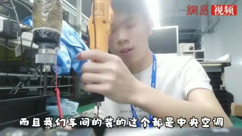 在深圳工厂底薪2200,打工小伙实话告诉你一个月工资有多少