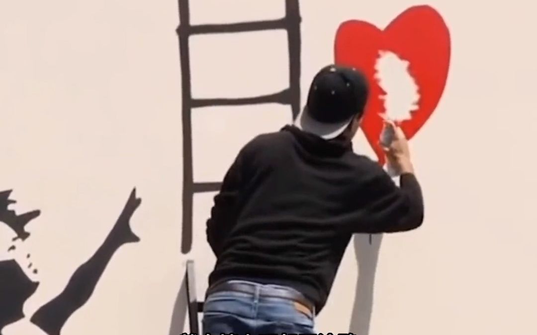 这是幻术还是魔法,顺着自己画在墙上的梯子跑了,简直不敢相信自己的...