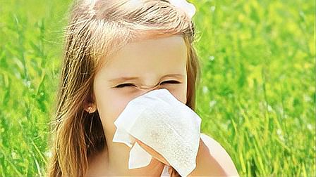 流鼻血时我们常用的止血方法仰头是错误的, 你还在给孩子用吗?