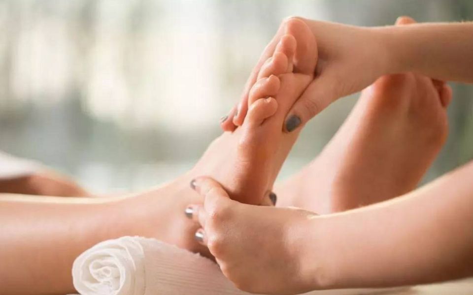 得了痔疮苦不堪言?穴位按摩后坚持用它,这折磨人的痔疮也不过如此!