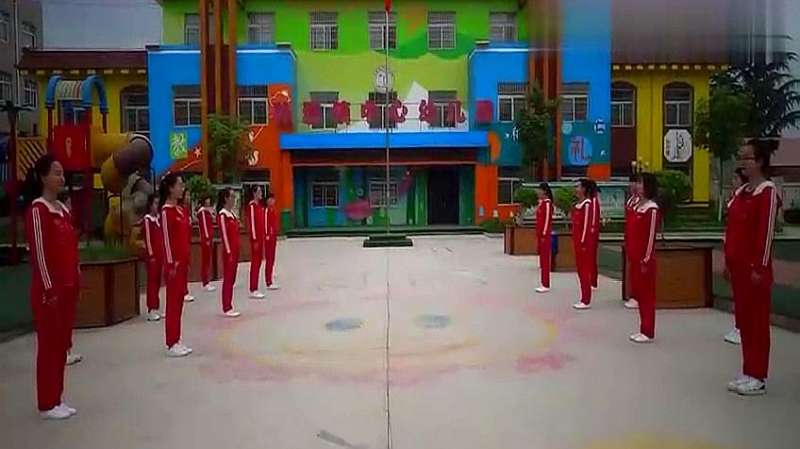 幼儿园教师晨会游戏,先来跳个舞吧