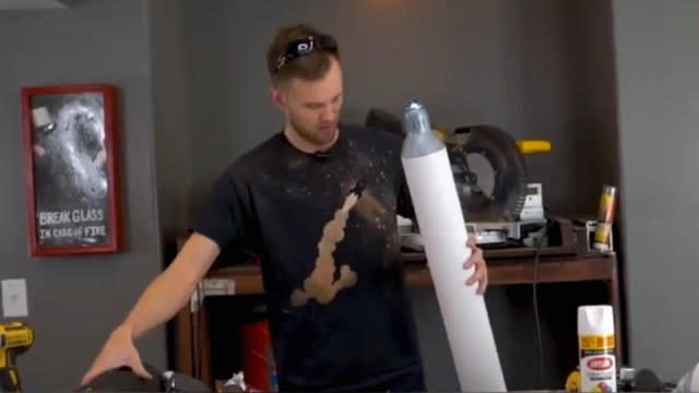 老外自制世界上最大圆珠笔,用来写字是什么体验?脑洞大开