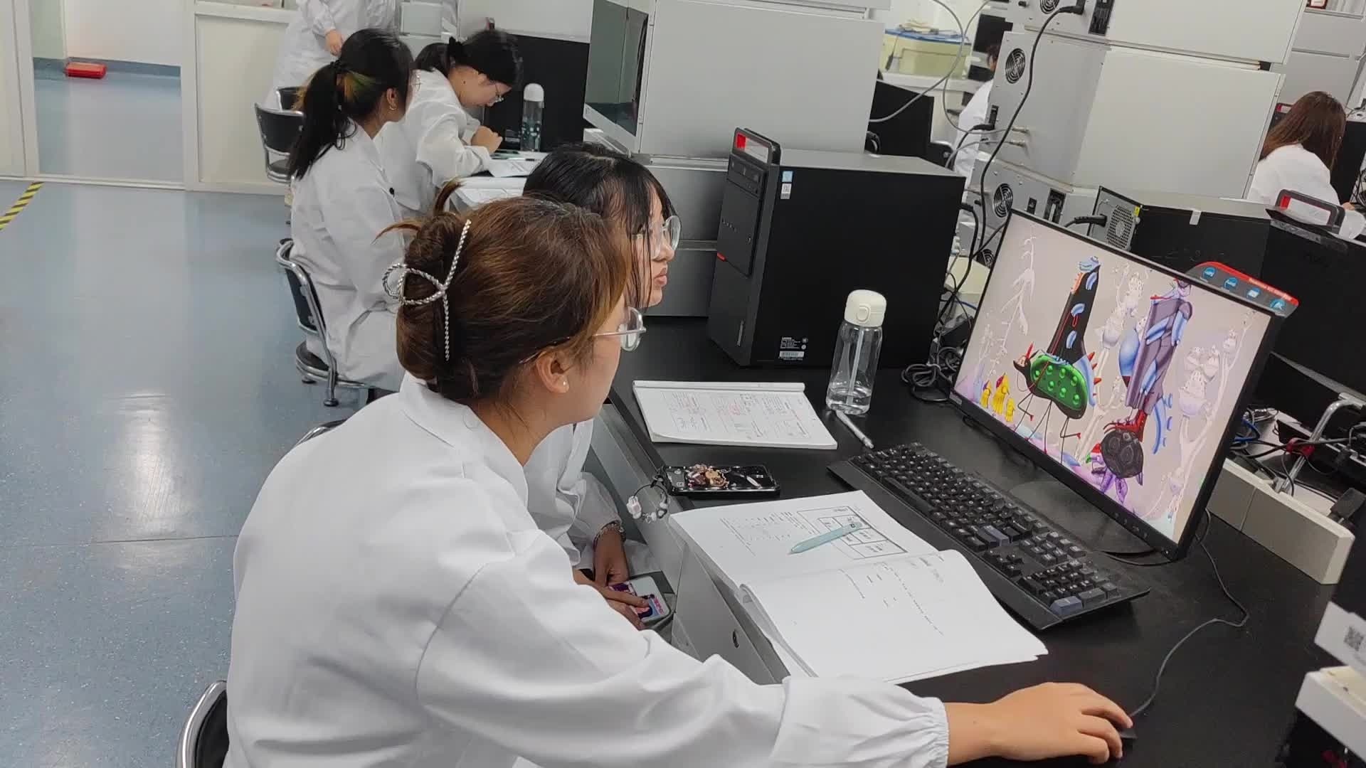 历经上千次比对实验,他研发出国产医疗设备