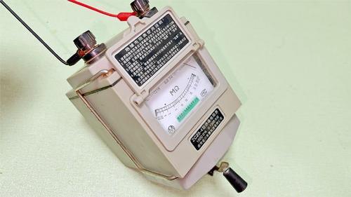 摇表怎么用?怎么查漏电?华哥现场演示,你还怕学不会?