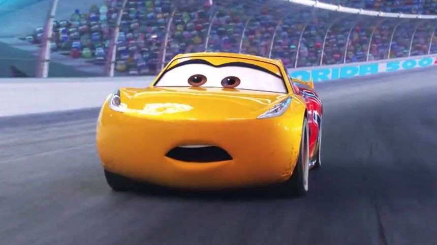 《赛车总动员3》片段:麦昆耐心指挥 酷姐力压黑风暴强势夺冠