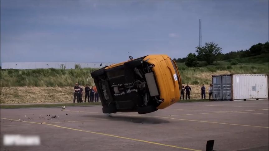 新款XC60翻滚测试,最安全汽车称号不是盖的!