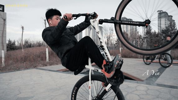 要什么摩托车,帅就完事了#骑帅不骑快 #自行车 #自行车翘头