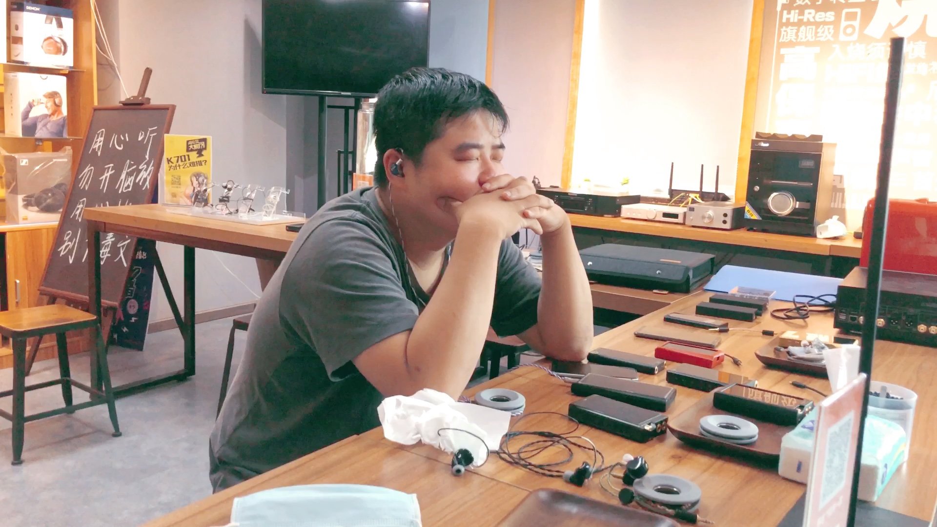 你看他哭的多开心,20000块的音乐设备听歌是一种怎样的感受?来自...